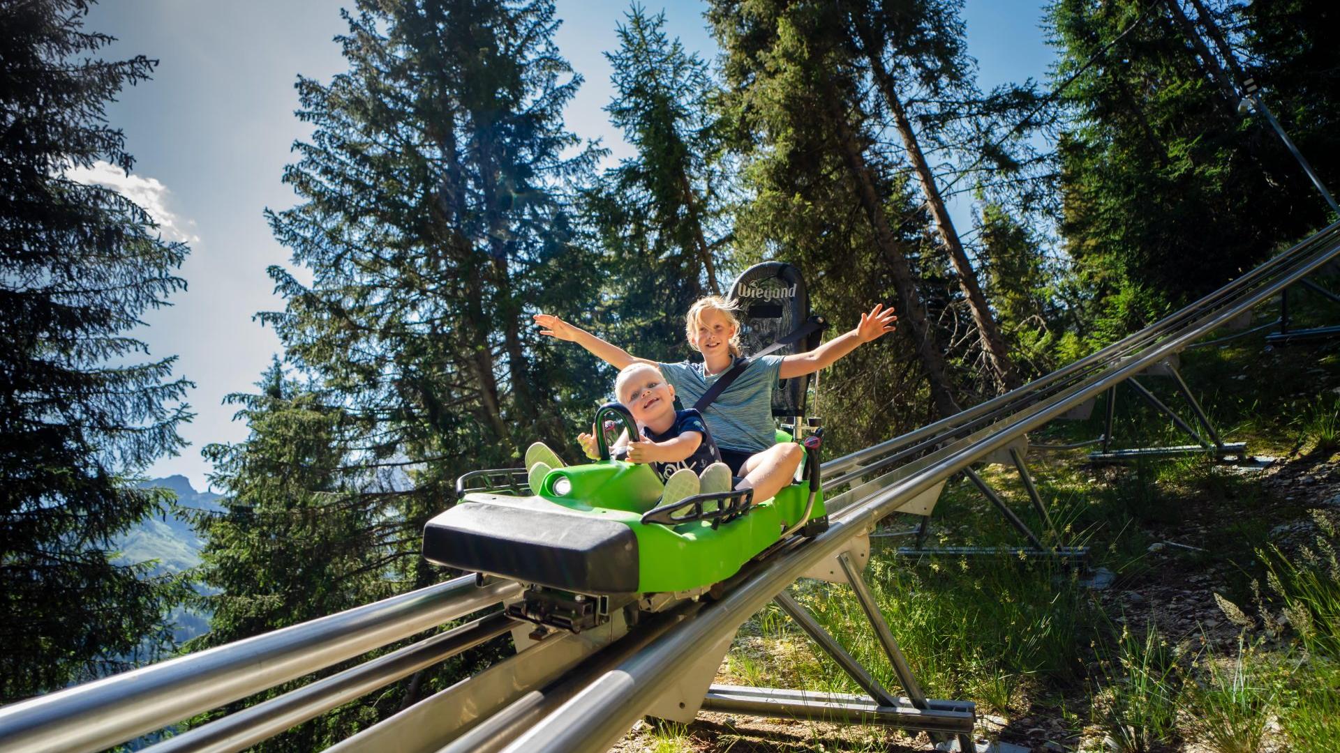 Experience the thrill of Wiz luge, tobogganing on rails | Les 7 Laux